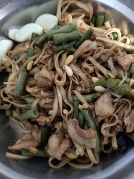 豆角蒸卤面怎么做_豆角蒸卤面家常做法-第1张图片-山城妙识