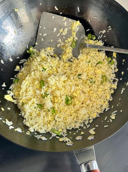 蛋炒饭怎么做才粒粒分明_网红做法步骤详解-第1张图片-山城妙识