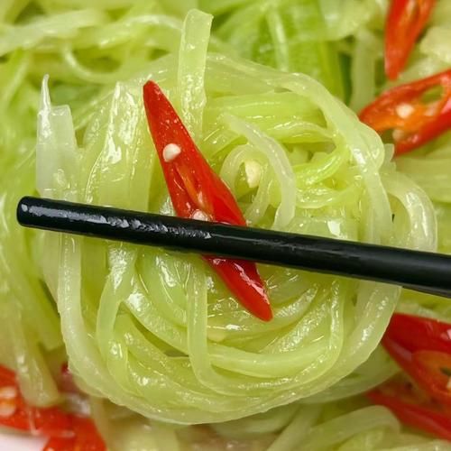 清炒莴苣丝需要焯水吗_莴苣丝焯水技巧-第2张图片-山城妙识 清炒莴苣丝需要焯水吗_莴苣丝焯水技巧-第2张图片-山城妙识