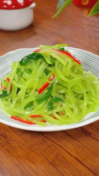 清炒莴苣丝需要焯水吗_莴苣丝焯水技巧-第1张图片-山城妙识 清炒莴苣丝需要焯水吗_莴苣丝焯水技巧-第1张图片-山城妙识