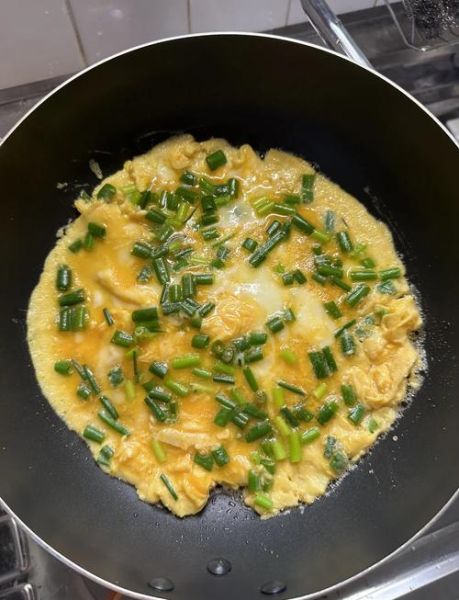 葱花煎蛋怎么做_葱花煎蛋热量高吗-第1张图片-山城妙识