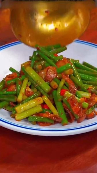 蒜苔怎么炒好吃_蒜苔的做法大全视频播放-第3张图片-山城妙识