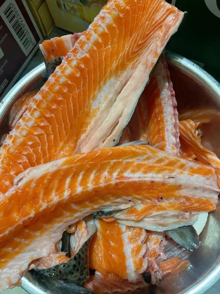 三文鱼骨怎么吃_三文鱼骨的做法大全-第1张图片-山城妙识