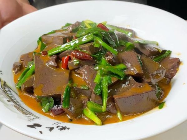 猪血炒韭菜怎么做_猪血炒韭菜的家常做法-第3张图片-山城妙识