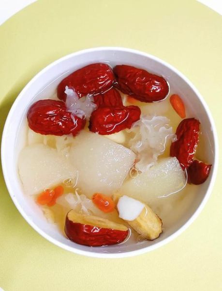 银耳炖雪梨的正确做法_润肺止咳怎么做-第1张图片-山城妙识 银耳炖雪梨的正确做法_润肺止咳怎么做-第1张图片-山城妙识