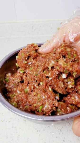 牛肉饺子馅怎么调才嫩_牛肉饺子馅做法大全-第1张图片-山城妙识