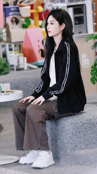 王奕萌素颜长什么样_王奕萌素颜对比精修差距大吗-第3张图片-山城妙识 王奕萌素颜长什么样_王奕萌素颜对比精修差距大吗-第3张图片-山城妙识