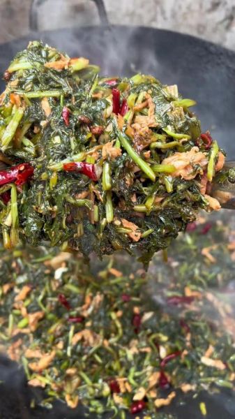 雪里蕻炒肉丝怎么做_雪里蕻炒肉丝用焯水吗-第1张图片-山城妙识