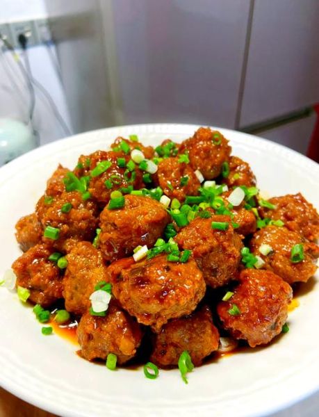 炸好的肉丸子怎么红烧_红烧肉丸子的家常做法-第1张图片-山城妙识