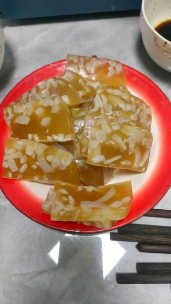 水晶肉皮冻怎么做_猪皮冻不腥的秘诀-第1张图片-山城妙识 水晶肉皮冻怎么做_猪皮冻不腥的秘诀-第1张图片-山城妙识