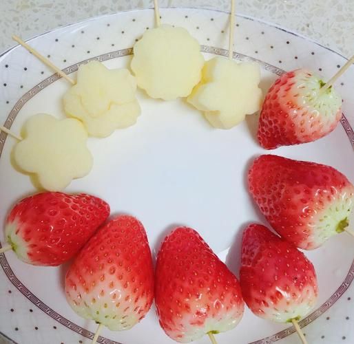 草莓冰糖葫芦怎么做_草莓冰糖葫芦保存多久-第3张图片-山城妙识 草莓冰糖葫芦怎么做_草莓冰糖葫芦保存多久-第3张图片-山城妙识