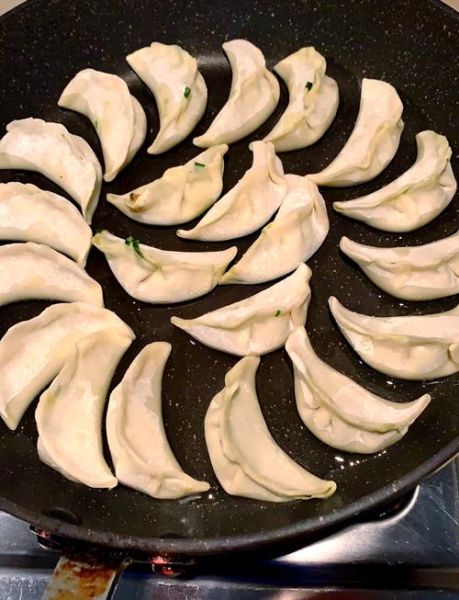 速冻饺子怎么煎不破_速冻饺子煎多久才熟-第2张图片-山城妙识
