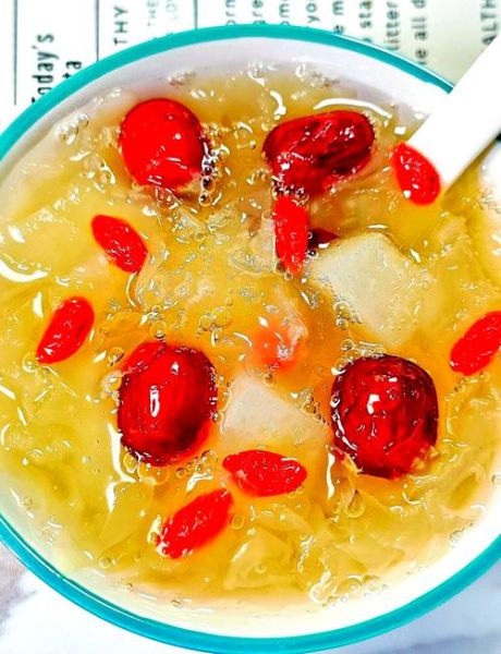 冰糖银耳炖雪梨怎么做_冰糖银耳炖雪梨窍门-第1张图片-山城妙识