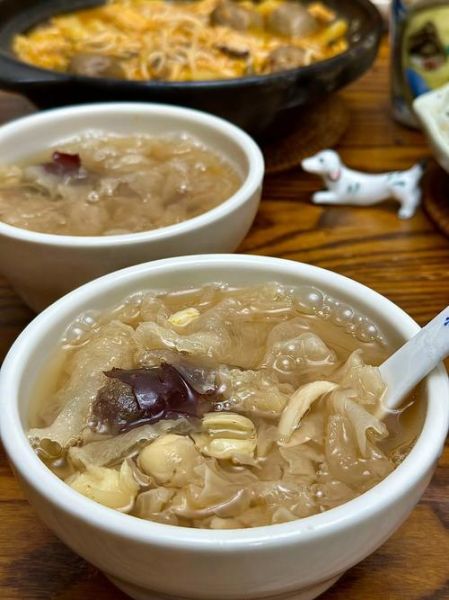 银耳莲子羹怎么做粘稠_银耳莲子羹出胶技巧-第3张图片-山城妙识 银耳莲子羹怎么做粘稠_银耳莲子羹出胶技巧-第3张图片-山城妙识