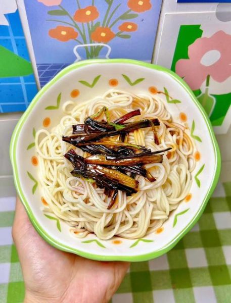 葱油面用什么面条_哪种面条做葱油面最好吃-第2张图片-山城妙识