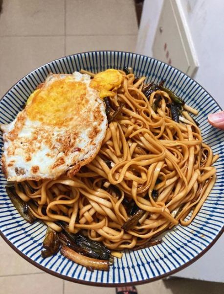 葱油面用什么面条_哪种面条做葱油面最好吃-第1张图片-山城妙识