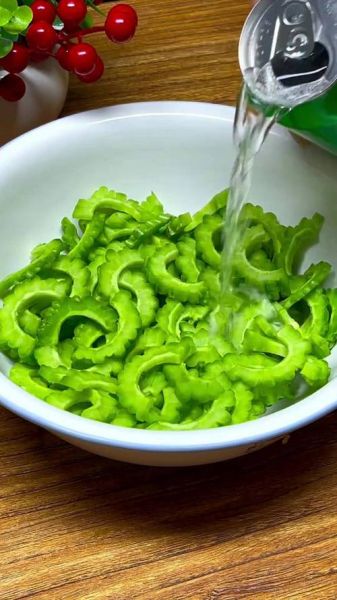 泡苦瓜怎么做不苦_泡苦瓜的家常做法大全-第1张图片-山城妙识