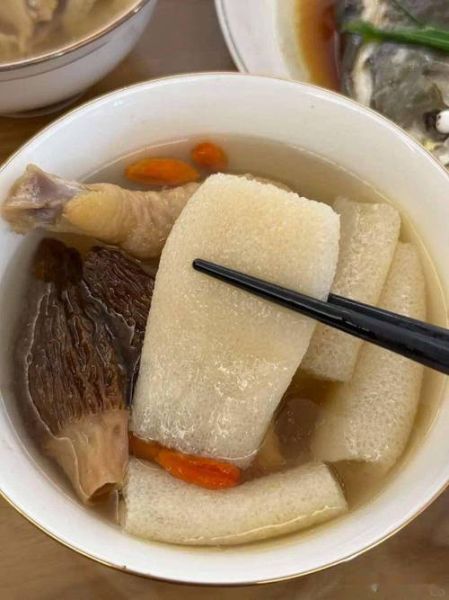 竹荪煲鸡汤的做法_竹荪鸡汤的功效与禁忌-第2张图片-山城妙识