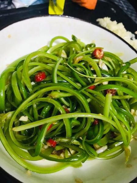 凉拌蒜苗丝怎么做_凉拌蒜苗丝要不要焯水-第3张图片-山城妙识 凉拌蒜苗丝怎么做_凉拌蒜苗丝要不要焯水-第3张图片-山城妙识