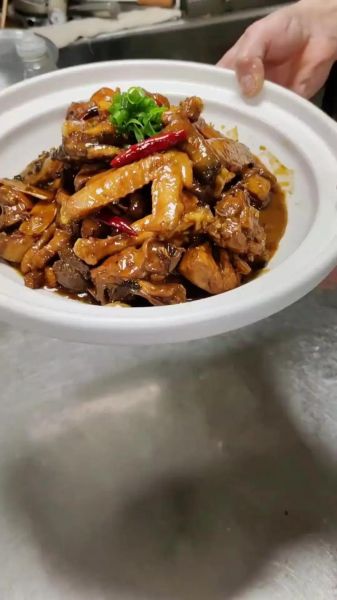 红烧鸡怎么做_红烧鸡的家常做法-第1张图片-山城妙识