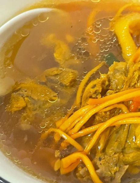 虫草花鸡汤的做法_虫草花鸡汤的功效与禁忌-第1张图片-山城妙识