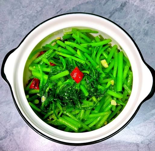 茼蒿怎么炒好吃_家常炒茼蒿菜做法-第1张图片-山城妙识 茼蒿怎么炒好吃_家常炒茼蒿菜做法-第1张图片-山城妙识