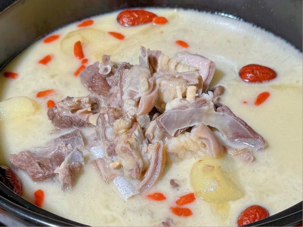 羊肉火锅怎么选肉_羊肉火锅汤底怎么做-第1张图片-山城妙识