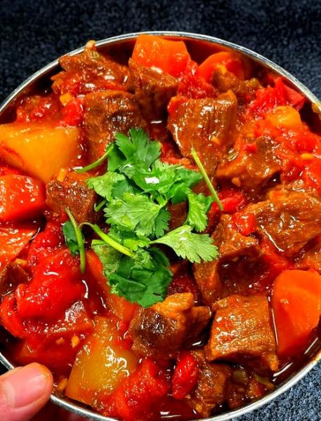 番茄土豆炖牛腩怎么做_番茄土豆炖牛腩需要焯水吗-第1张图片-山城妙识