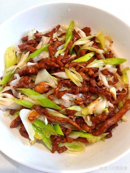 大葱炒肉片怎么做_大葱炒肉片用哪个部位肉-第1张图片-山城妙识 大葱炒肉片怎么做_大葱炒肉片用哪个部位肉-第1张图片-山城妙识