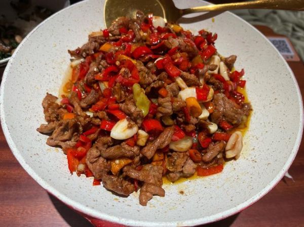 湘菜小炒黄牛肉怎么做_湘菜小炒肉用哪个部位最好-第2张图片-山城妙识