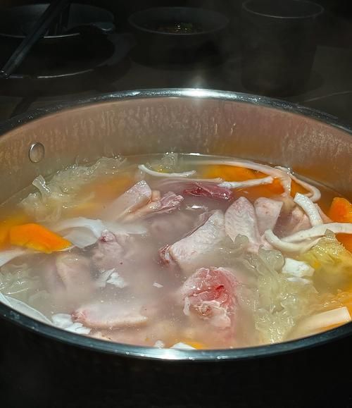 自制椰子鸡火锅怎么做_椰子鸡火锅需要哪些材料-第1张图片-山城妙识 自制椰子鸡火锅怎么做_椰子鸡火锅需要哪些材料-第1张图片-山城妙识