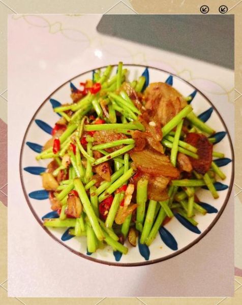 藜蒿炒腊肉怎么做_藜蒿炒腊肉图片实拍技巧-第2张图片-山城妙识