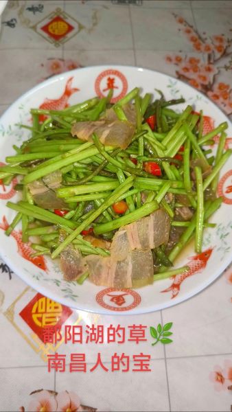 藜蒿炒腊肉怎么做_藜蒿炒腊肉图片实拍技巧-第3张图片-山城妙识