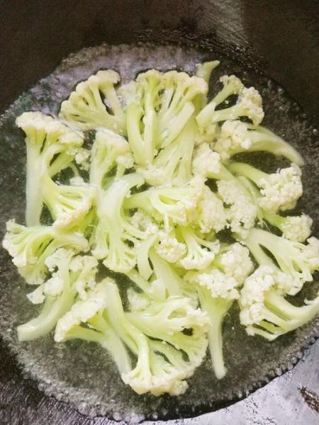 花菜不焯水直接炒会苦吗_花菜不焯水有毒吗-第2张图片-山城妙识