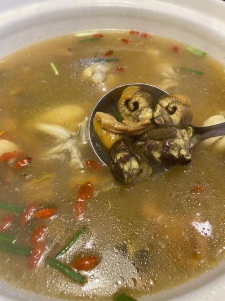 鳝鱼炖什么汤最营养_鳝鱼炖汤加什么食材好-第1张图片-山城妙识