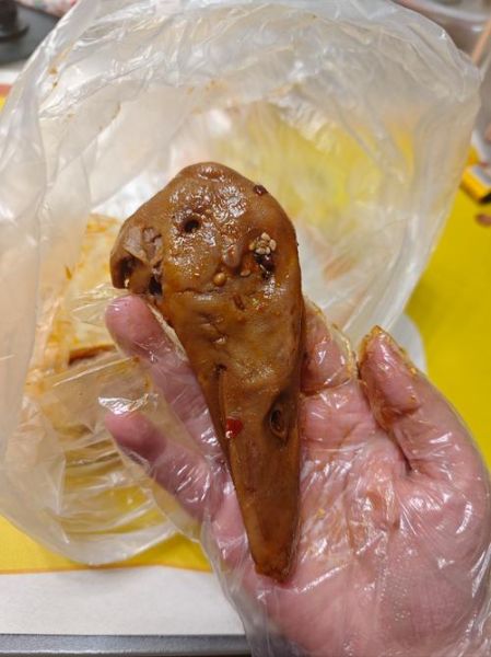 鸭头哪个部位不能吃_鸭头食用禁忌部位-第1张图片-山城妙识