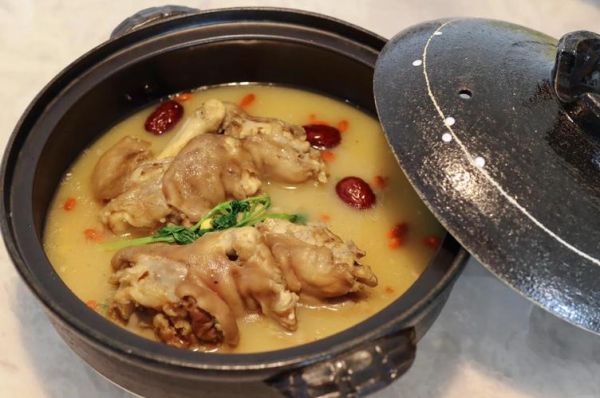 猪脚爪汤怎么炖才白_猪脚爪汤的家常做法-第2张图片-山城妙识