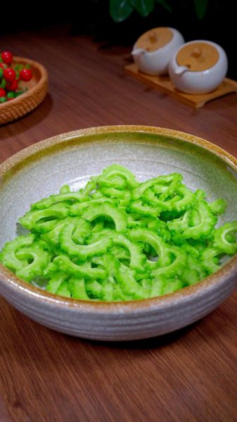 苦瓜凉拌怎么做好吃_苦瓜凉拌的做法大全-第2张图片-山城妙识 苦瓜凉拌怎么做好吃_苦瓜凉拌的做法大全-第2张图片-山城妙识