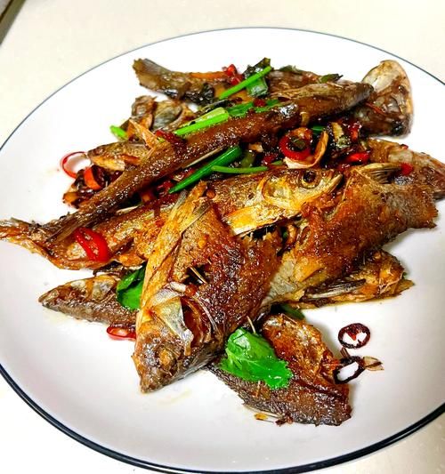 湖南香煎鲫鱼怎么做_香煎鲫鱼如何外酥里嫩-第3张图片-山城妙识