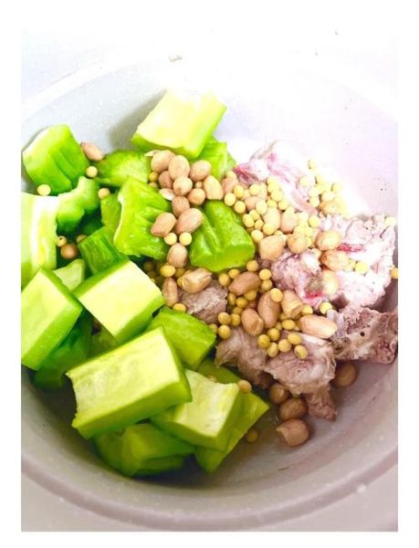 黄豆苦瓜排骨汤的做法_苦瓜汤怎么去除苦味-第2张图片-山城妙识