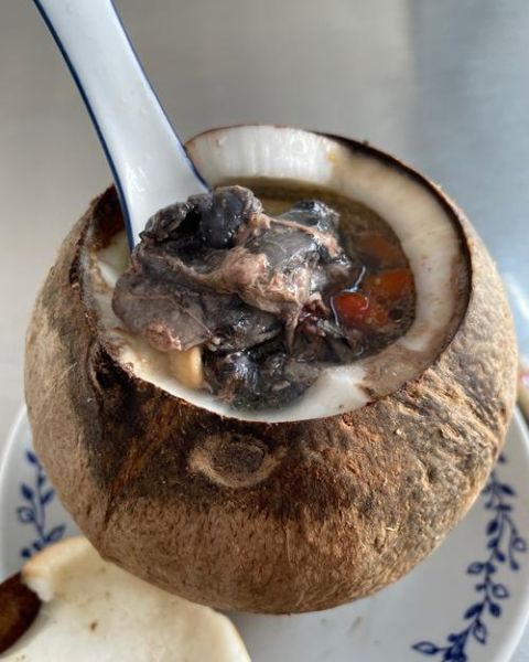 椰子炖鸡的功效与作用_椰子炖鸡什么人不能吃-第1张图片-山城妙识