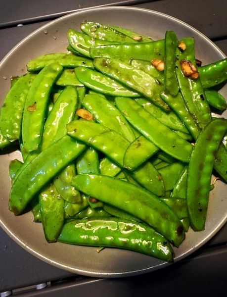 清炒荷兰豆怎么炒才脆_清炒荷兰豆要不要焯水-第2张图片-山城妙识