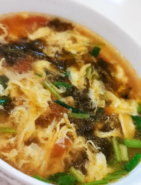 番茄紫菜蛋花汤怎么做_紫菜蛋花汤要不要先炒番茄-第1张图片-山城妙识