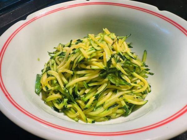 炒嫩南瓜丝怎么炒才脆_炒南瓜丝要不要焯水-第1张图片-山城妙识 炒嫩南瓜丝怎么炒才脆_炒南瓜丝要不要焯水-第1张图片-山城妙识