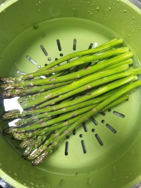 新鲜芦笋怎么吃_芦笋焯水几分钟才脆嫩-第1张图片-山城妙识 新鲜芦笋怎么吃_芦笋焯水几分钟才脆嫩-第1张图片-山城妙识