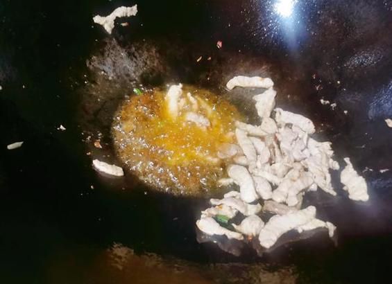 胡萝卜炒肉丝怎么做_胡萝卜炒肉丝视频教程-第3张图片-山城妙识