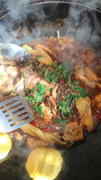 鱼锅饼子怎么做_鱼锅饼子家常做法-第1张图片-山城妙识 鱼锅饼子怎么做_鱼锅饼子家常做法-第1张图片-山城妙识