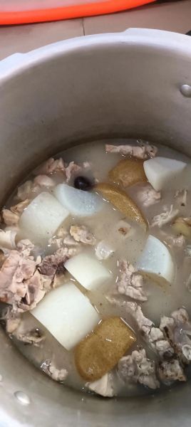 猪肺汤要放什么材料_猪肺汤怎么炖润肺止咳-第1张图片-山城妙识 猪肺汤要放什么材料_猪肺汤怎么炖润肺止咳-第1张图片-山城妙识