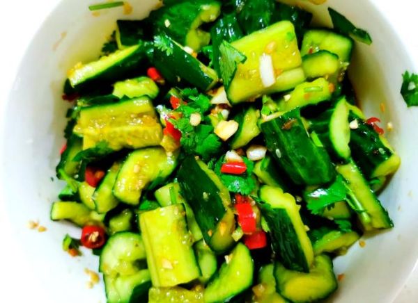 凉拌手拍青瓜怎么做_手拍青瓜要不要焯水-第2张图片-山城妙识 凉拌手拍青瓜怎么做_手拍青瓜要不要焯水-第2张图片-山城妙识