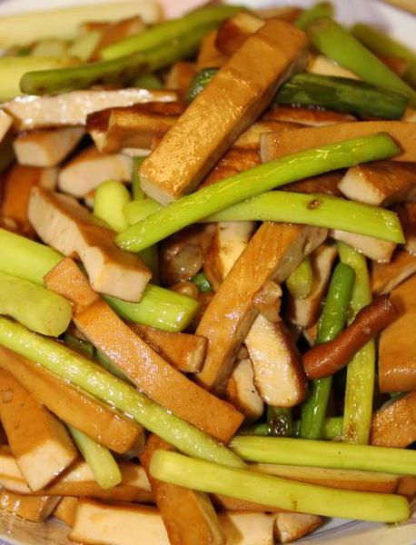 蒜苔炒豆腐干怎么炒好吃_蒜苔炒豆腐干需要焯水吗-第1张图片-山城妙识